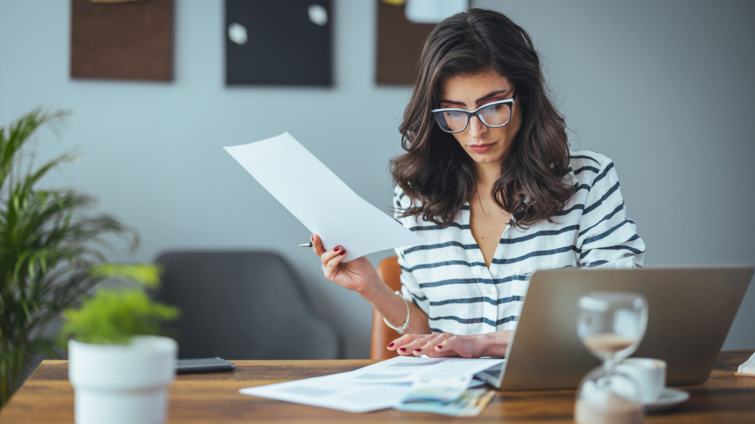 20 Key Distinctions Between Upper Middle and Lower Classes | Top Dollar