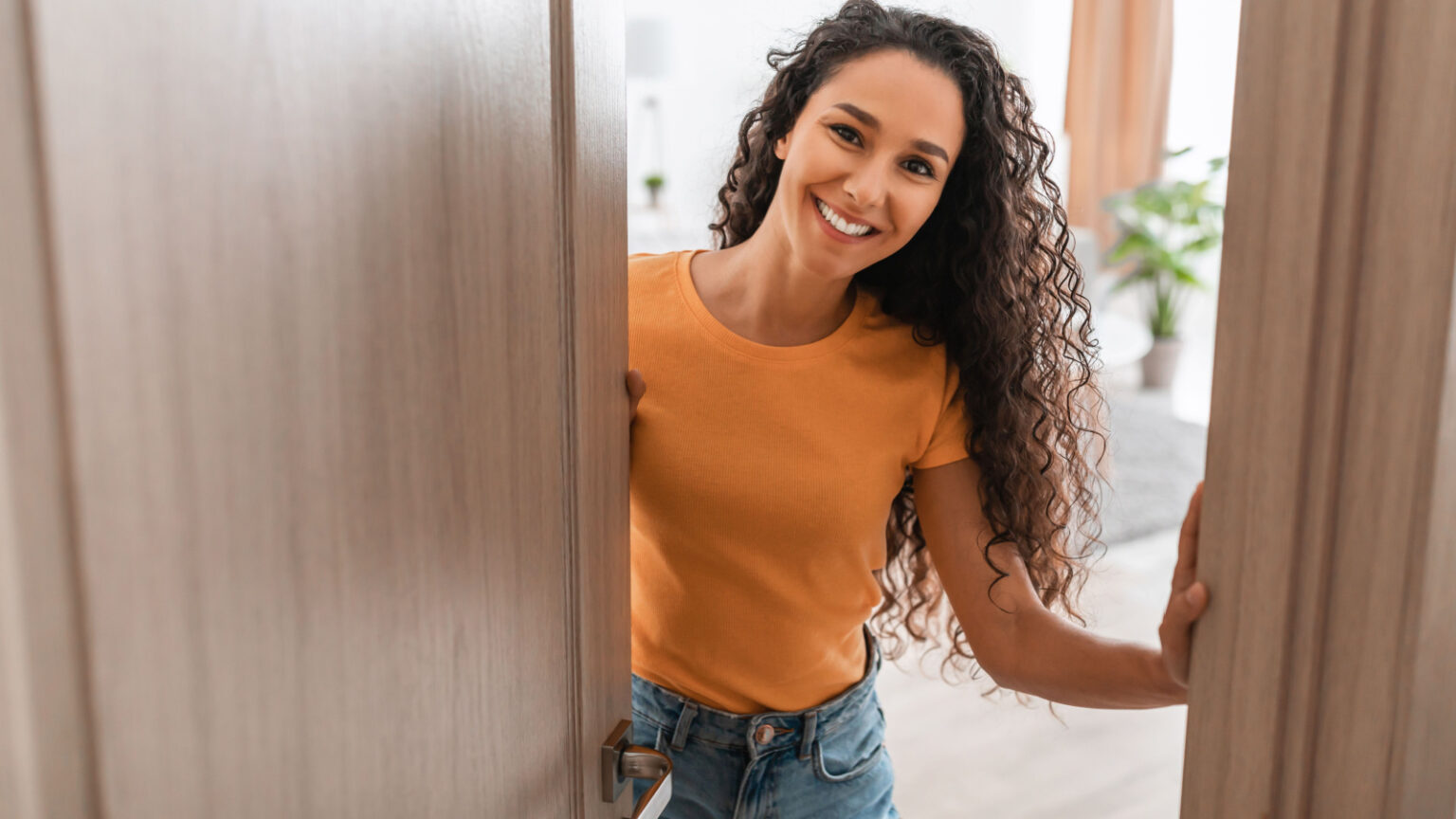 20 Key Distinctions Between Upper Middle and Lower Classes | Top Dollar